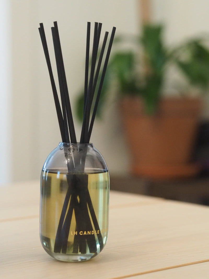 LH CANDLE STUDIO - Bring beautiful aromas into your life